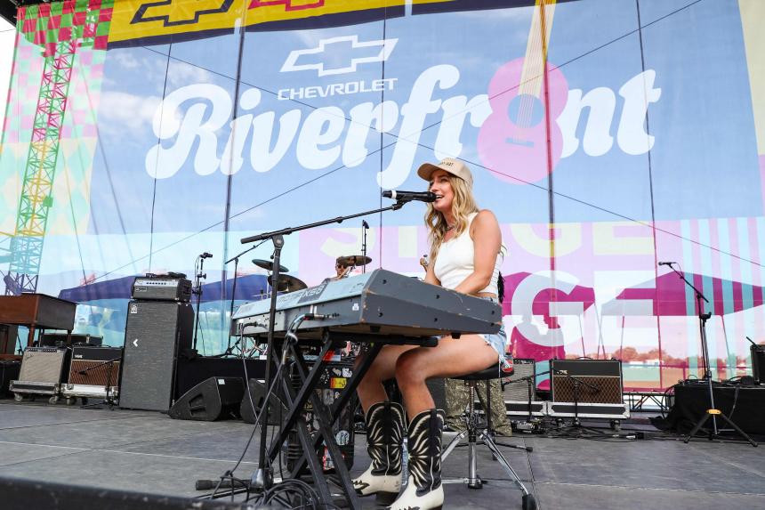 Singer Ingrid Andress entering rehab after flubbing national anthem ...