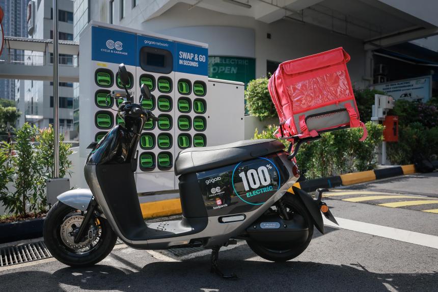 First electric motorcycle battery swop station at Shell petrol kiosk to ...