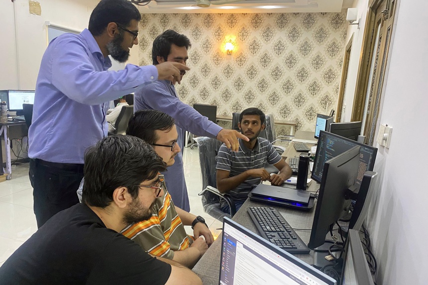 15-sec rostering, easy shift swopping: How AI solution keeps both S ...