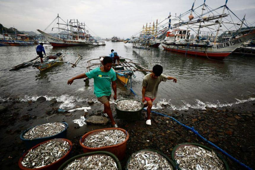 Philippines delays recovery of sunken tanker’s 1.4m litres of oil ...