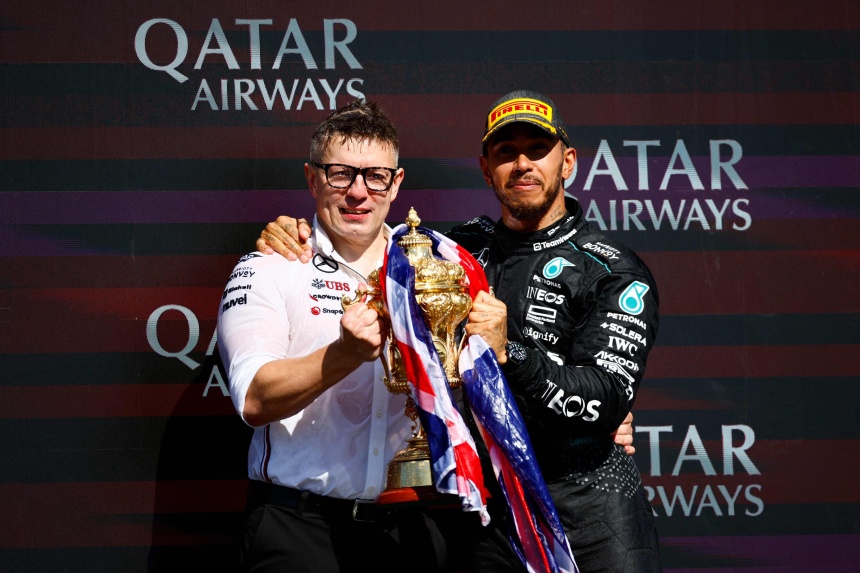 Race engineer 'Bono' will not follow Lewis Hamilton to Ferrari next ...