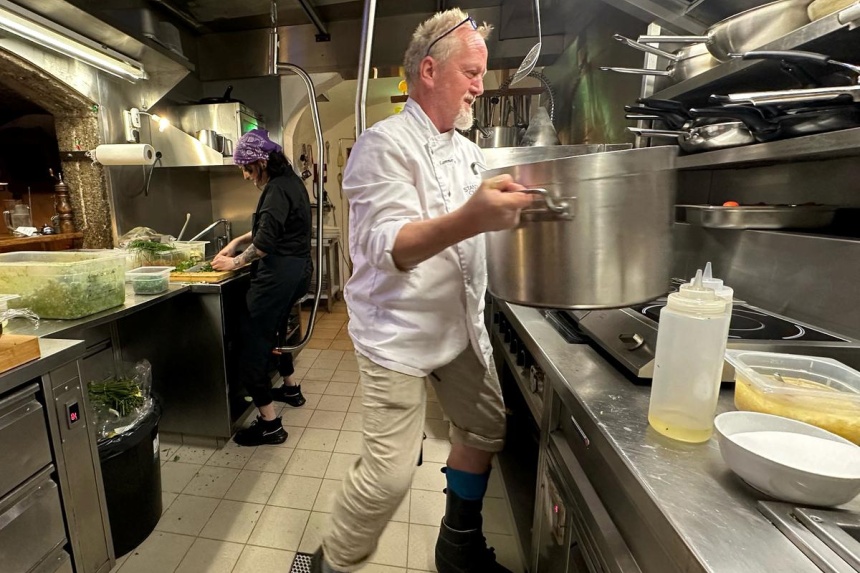 Austrian chef defies injury with floating kitchen seat | The Straits Times