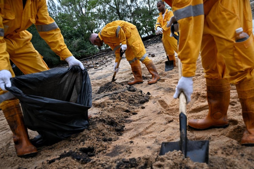 Cleaning up after the oil spill: Unsung heroes in Singapore toil daily ...