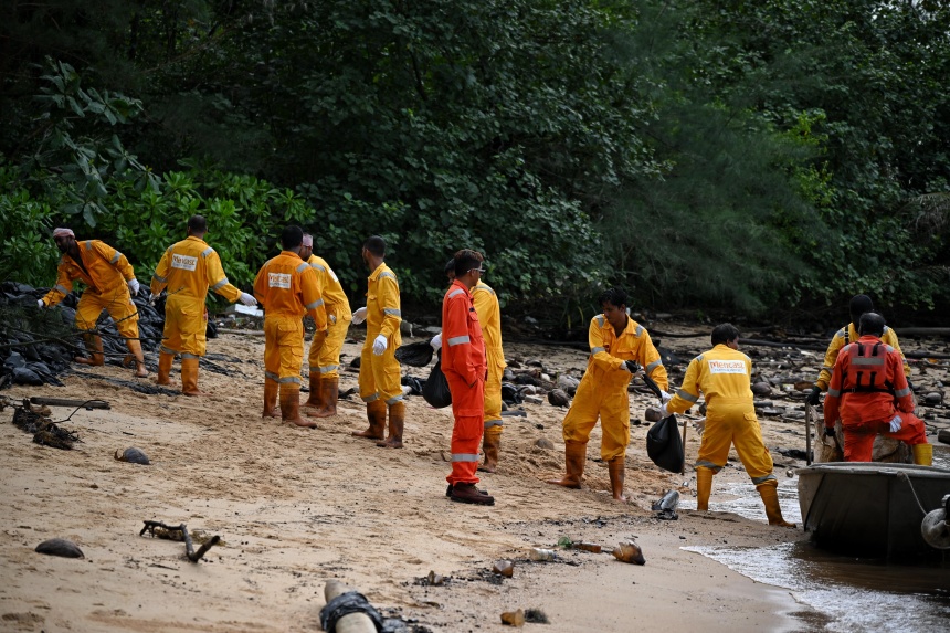 Cleaning up after the oil spill: Unsung heroes in Singapore toil daily ...