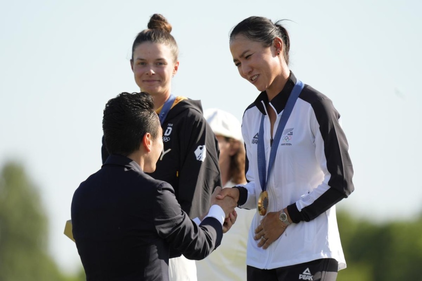Olympic golf champion Lydia Ko wins British Open by two strokes to end ...
