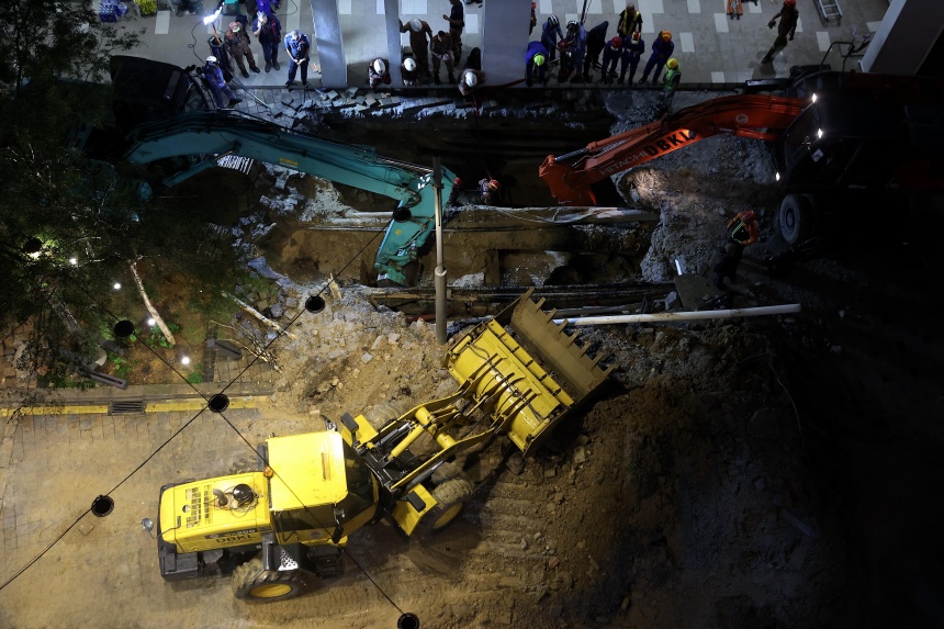 KL sinkhole: High-powered water jets to dislodge blockage in search ...