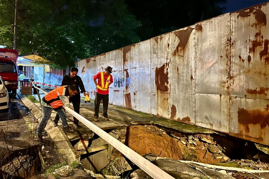 Large hole forms along Kuala Lumpur sidewalk after drain collapses ...