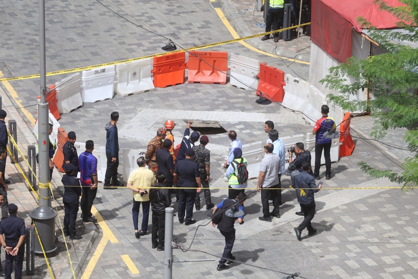 New sinkhole opens up in Kuala Lumpur about 50m from where tourist fell | The Straits Times