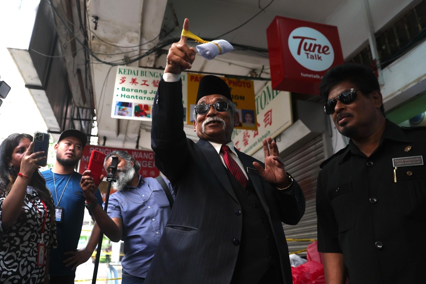KL sinkhole incident: Malaysian bomoh offers help to look for victim ...