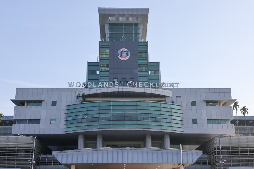 Woman charged after she allegedly tried to grab ICA officer’s revolver ...