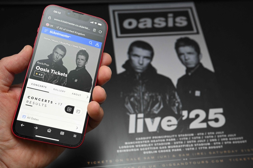 Oasis fans left frustrated as technical problems hit ticket sales | The Straits Times