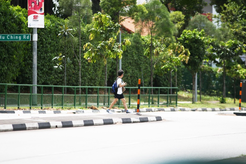 Pedestrians still dash across busy Yuan Ching Road despite new railings ...