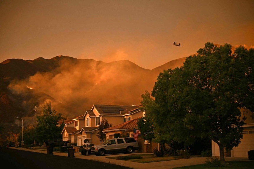 Wildfires tear through western US during heatwave | The Straits Times