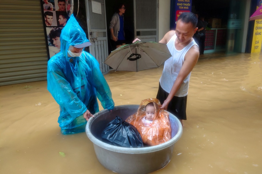 Hanoi flooded by swollen river as Typhoon Yagi leaves 179 dead | The ...