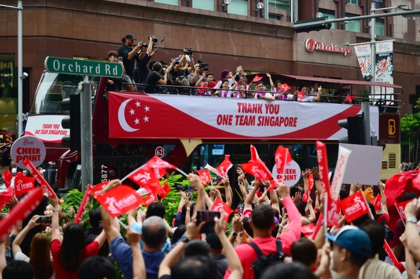 S’pore’s Yip Pin Xiu, fellow Paralympians go on open-top bus parade ...