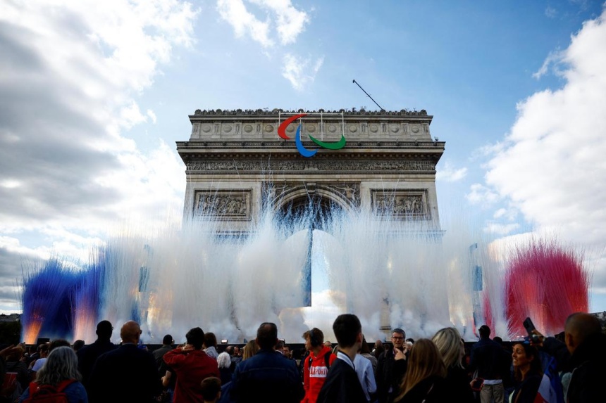 France bids final farewell to Olympics with Champs-Elysees parade | The ...