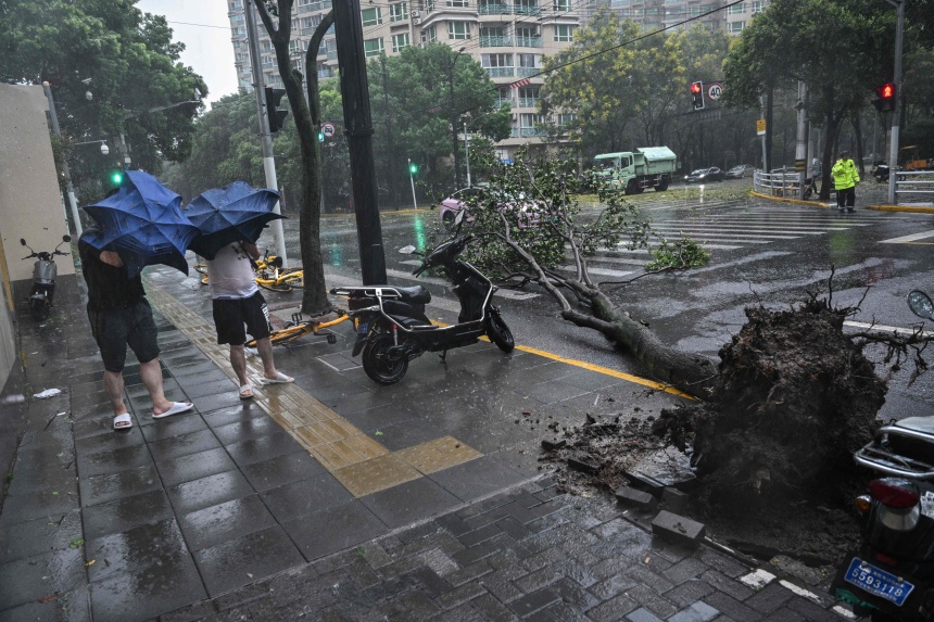 Strongest typhoon to hit Shanghai since 1949 shuts down megacity | The ...