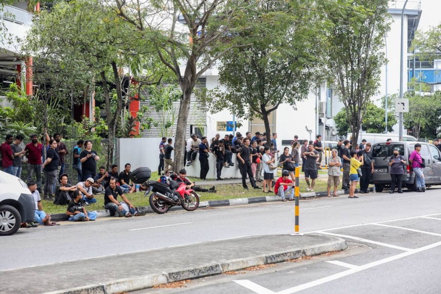 2 dead after fire breaks out at Kaki Bukit industrial building | The Straits Times