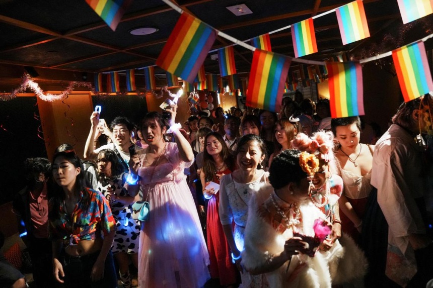 Hong Kong’s first transgender singer-songwriter seeks voice through ...