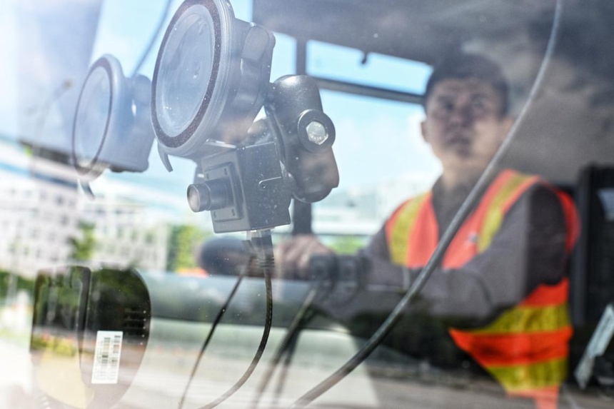 Bus drivers use mixed-reality simulator to learn how to help passengers ...