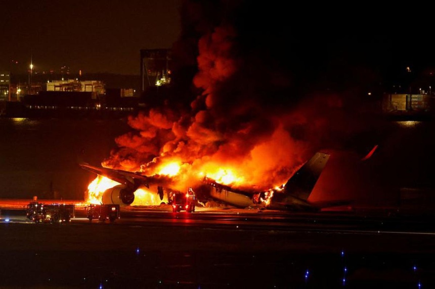 New runway lights being installed at Haneda Airport after fatal plane ...