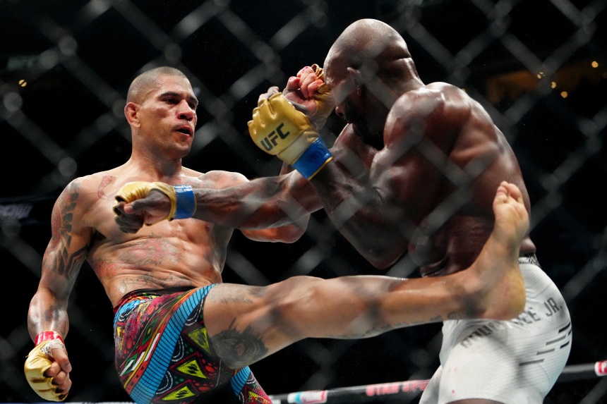 Defending champ Alex Pereira wins by TKO at UFC 307 | The Straits Times