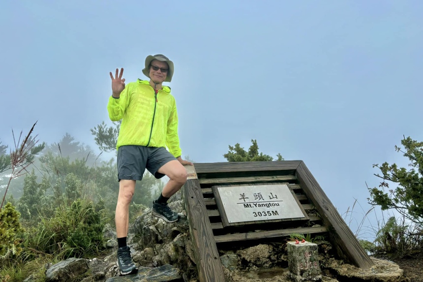Singaporean adventurer Khoo Swee Chiow, 60, crosses 300-peak milestone ...