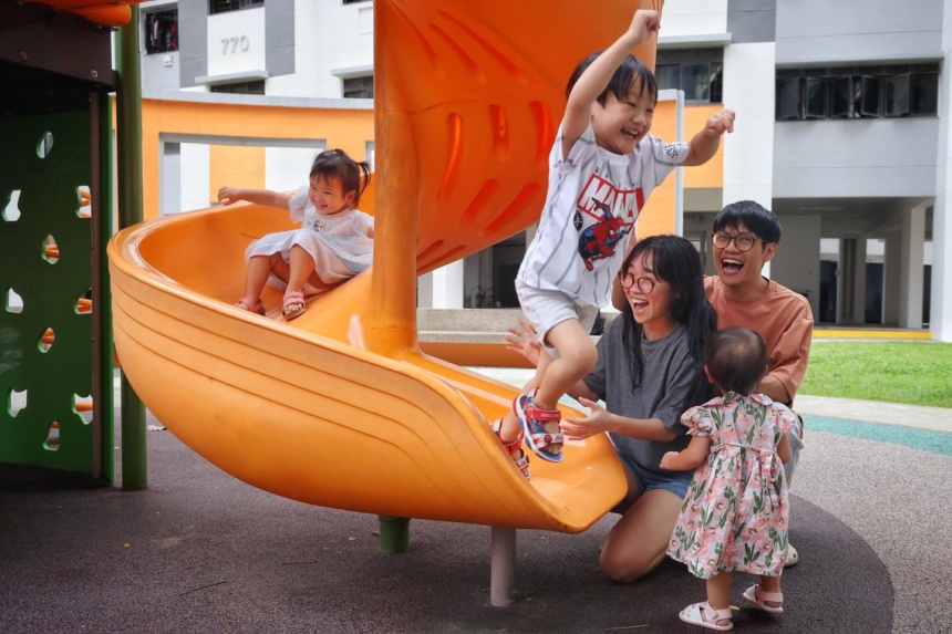 Gen Z Mumz: Forgoing careers to raise kids before 30, these young mums ...