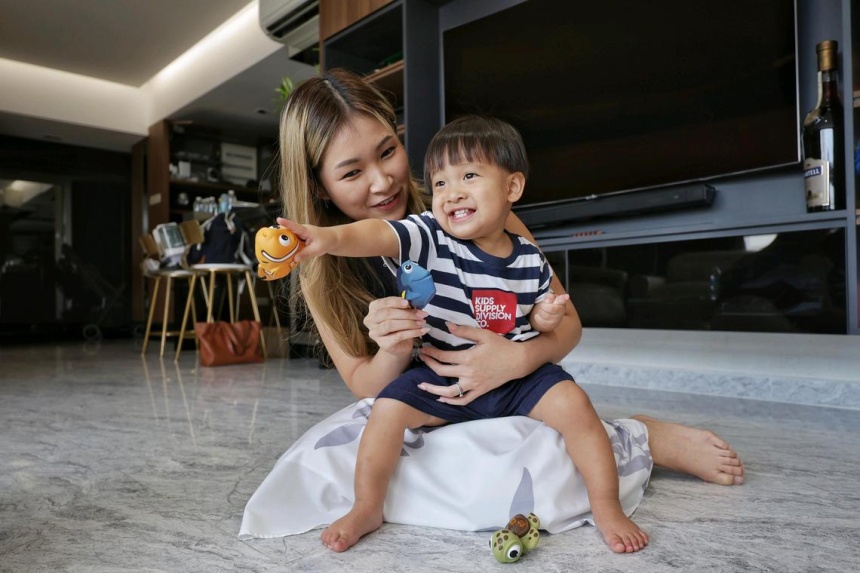 Gen Z Mumz: Forgoing careers to raise kids before 30, these young mums ...