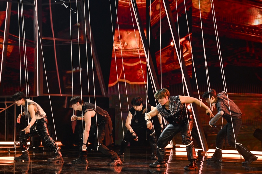 Stray Kids salute NSync with Bye Bye Bye at American Music Awards ...