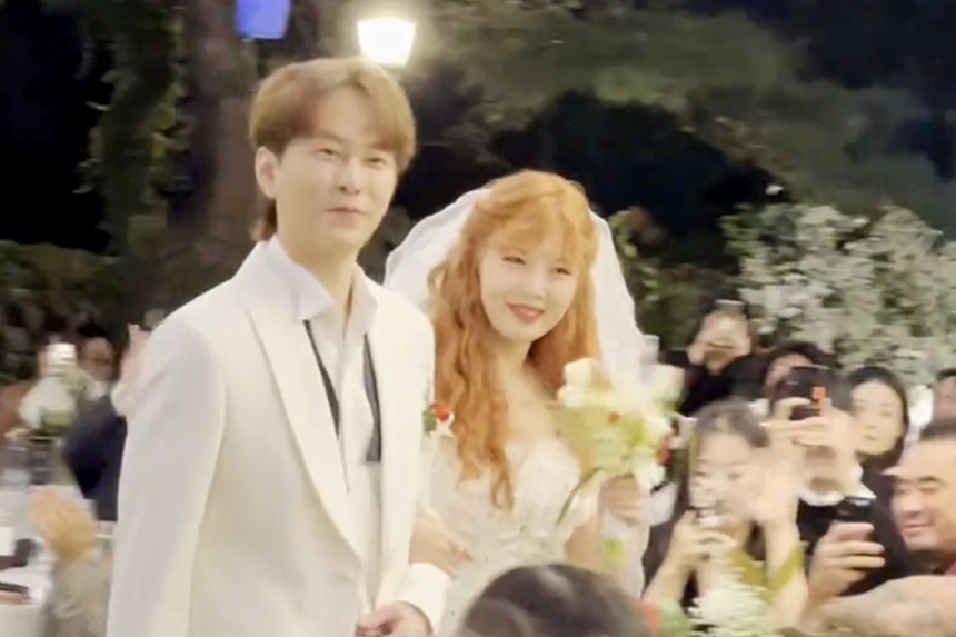 K-pop idols Hyuna and Yong Jun-hyung wed in private ceremony | The Straits Times