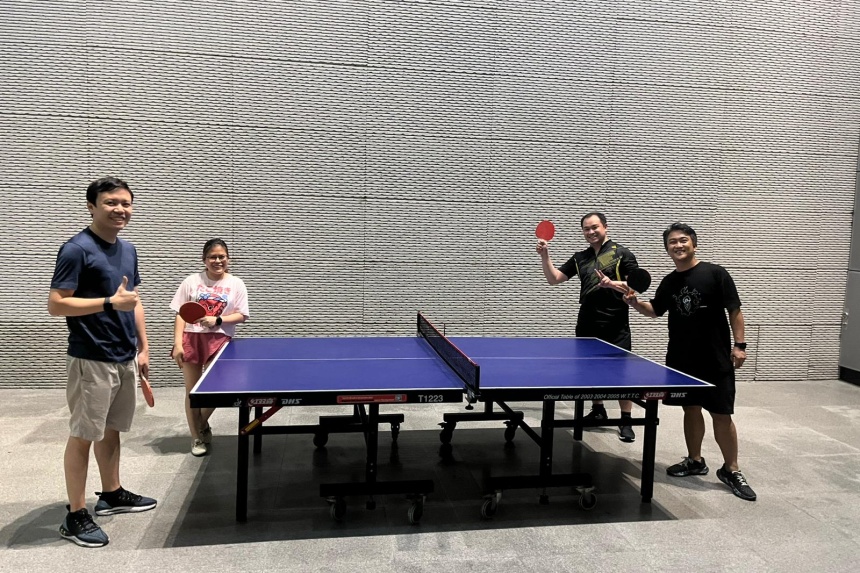 Table tennis ‘train-ing’ at Esplanade MRT station | The Straits Times