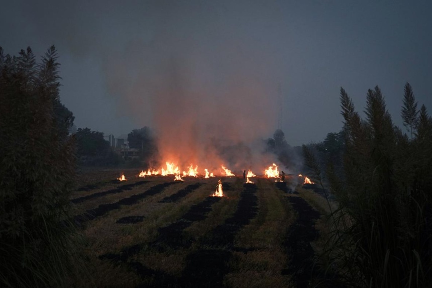 India, Pakistan arrest farmers for burning crop waste as pollution ...