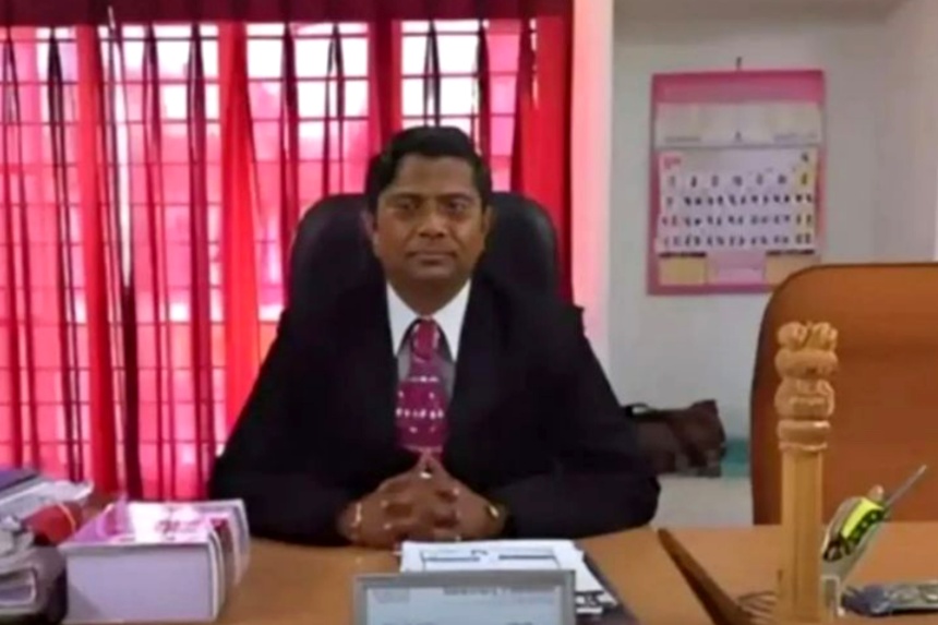 Man arrested for posing as judge, running sham court in India | The ...