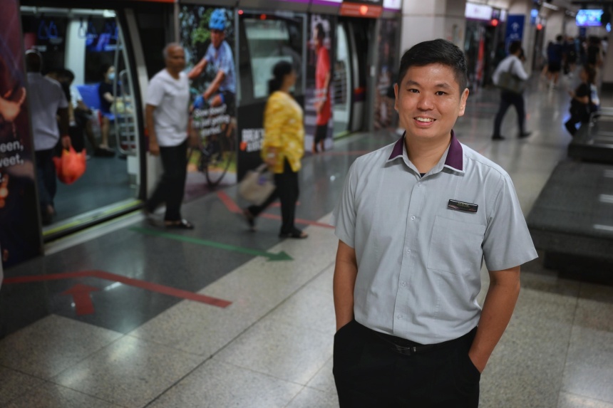What would you do if you found $10,000 on the train? This SBS Transit ...