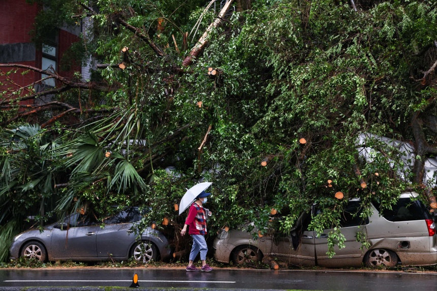 Taiwan cleans up after Typhoon Kong-rey leaves two dead | The Straits Times