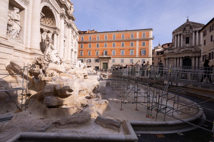 Rome’s Trevi Fountain unveils elevated walkway for tourists to get ...