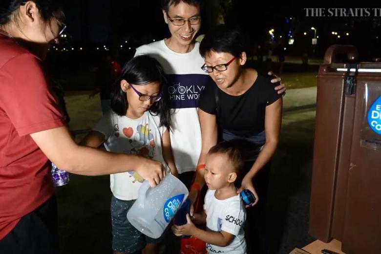 Families live on 5-litre water rations for 12 hours | The Straits Times