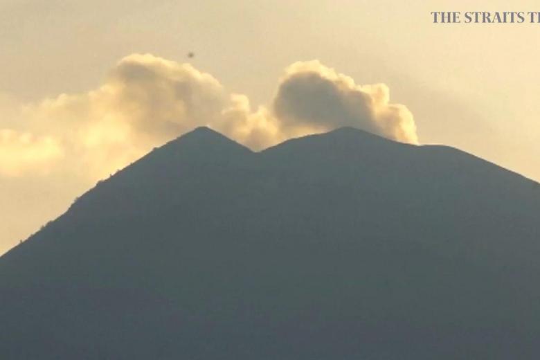 Bali's rumbling volcano spurs more evacuations and travel warnings ...