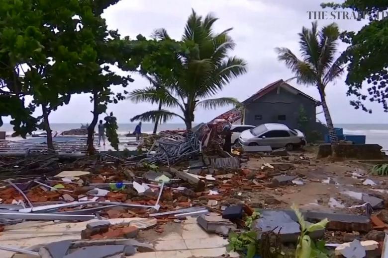 Indonesian tsunami: Torrential rains pound villages, hampering aid ...