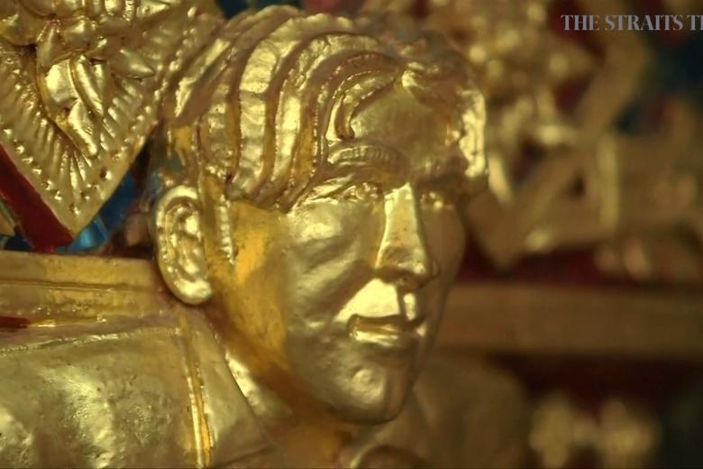 Golden David Beckham statue draws tourists to Buddhist temple | The ...