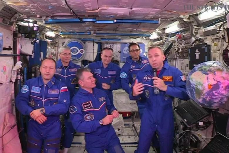 Pope Francis muses on man's place in universe in chat with ...