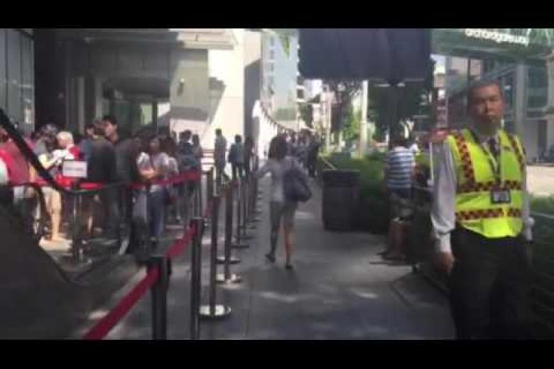 Snaking queue on Uniqlo flagship's opening day | The Straits Times