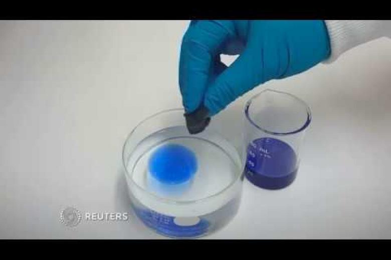 Oil soaking sponge could help clean up serious spills | The Straits Times