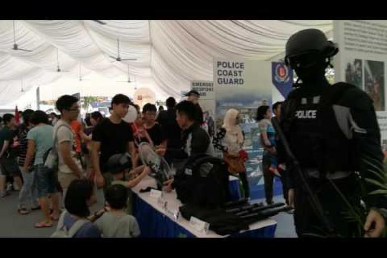 Police launch electronic alert signs to deter crime | The Straits Times