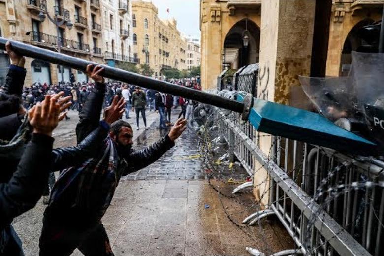 160 wounded as Lebanon protesters clash with police | The Straits Times