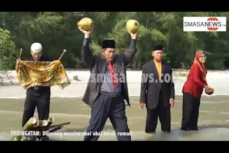 Raja Bomoh conducts beach ritual to 'protect' Malaysia from North Korea ...