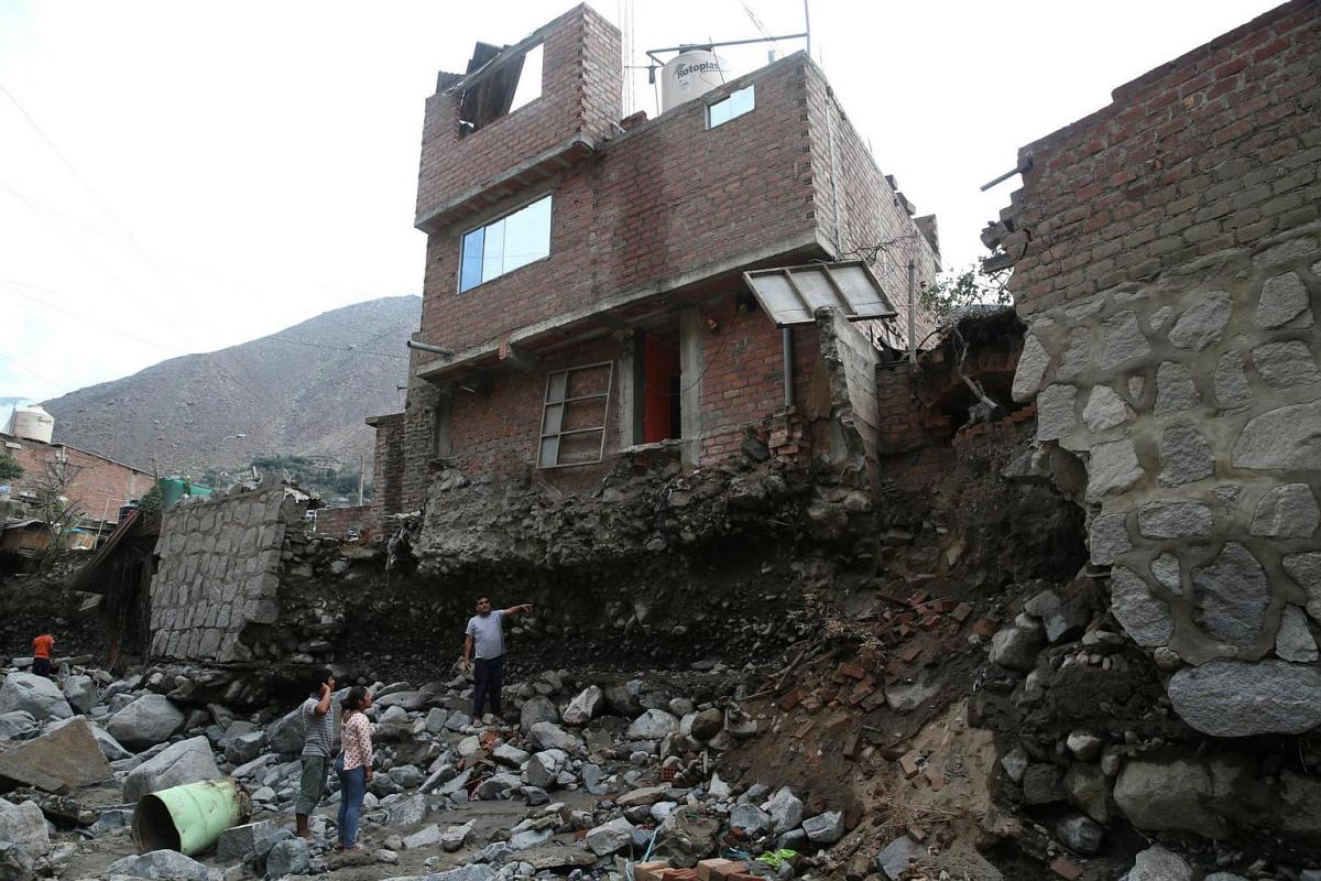 Mudslides and floods in Peru, thousands displaced from their homes ...