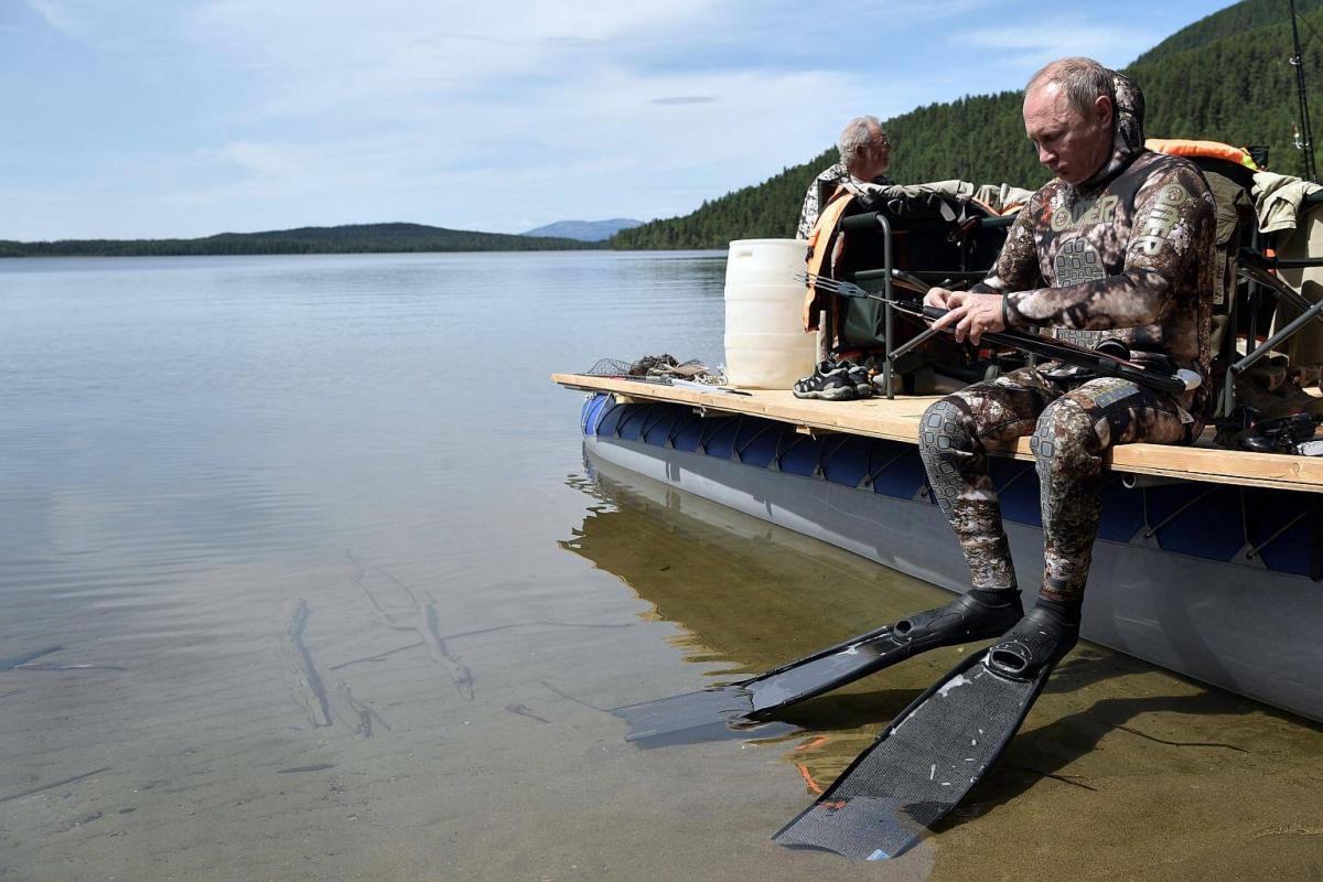 In Pictures: Vladimir Putin sunbathes, boats and goes spear-fishing ...