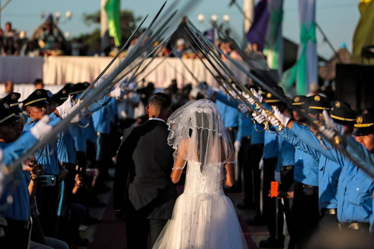 In Pictures: Valentine's Day celebrations around the world | The ...